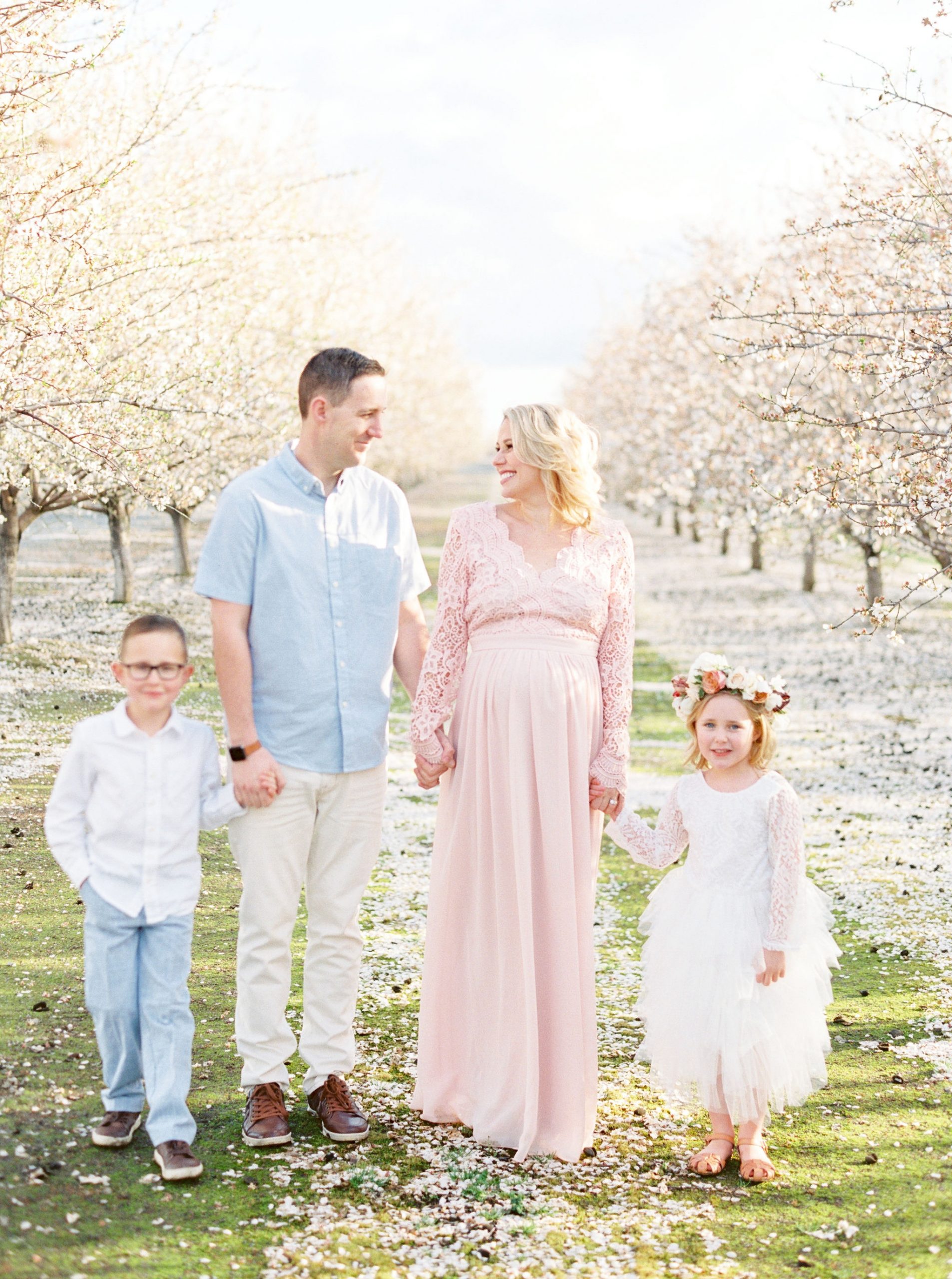 FAMILIES & MOTHERHOOD - Ash Baumgartner